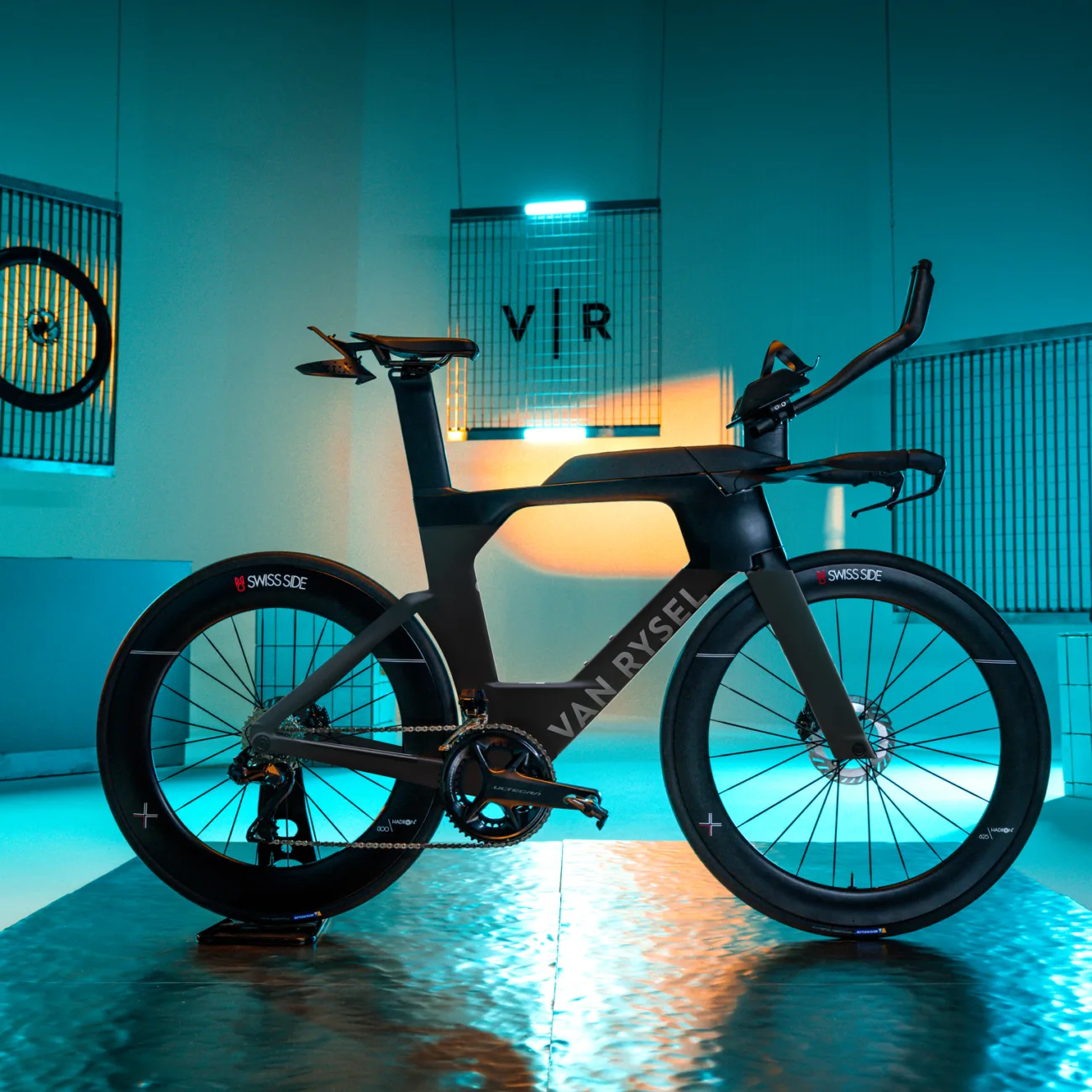 VAN RYSEL LOOKS NEW XCR TRIATHLON BIKE - Cyclingreview